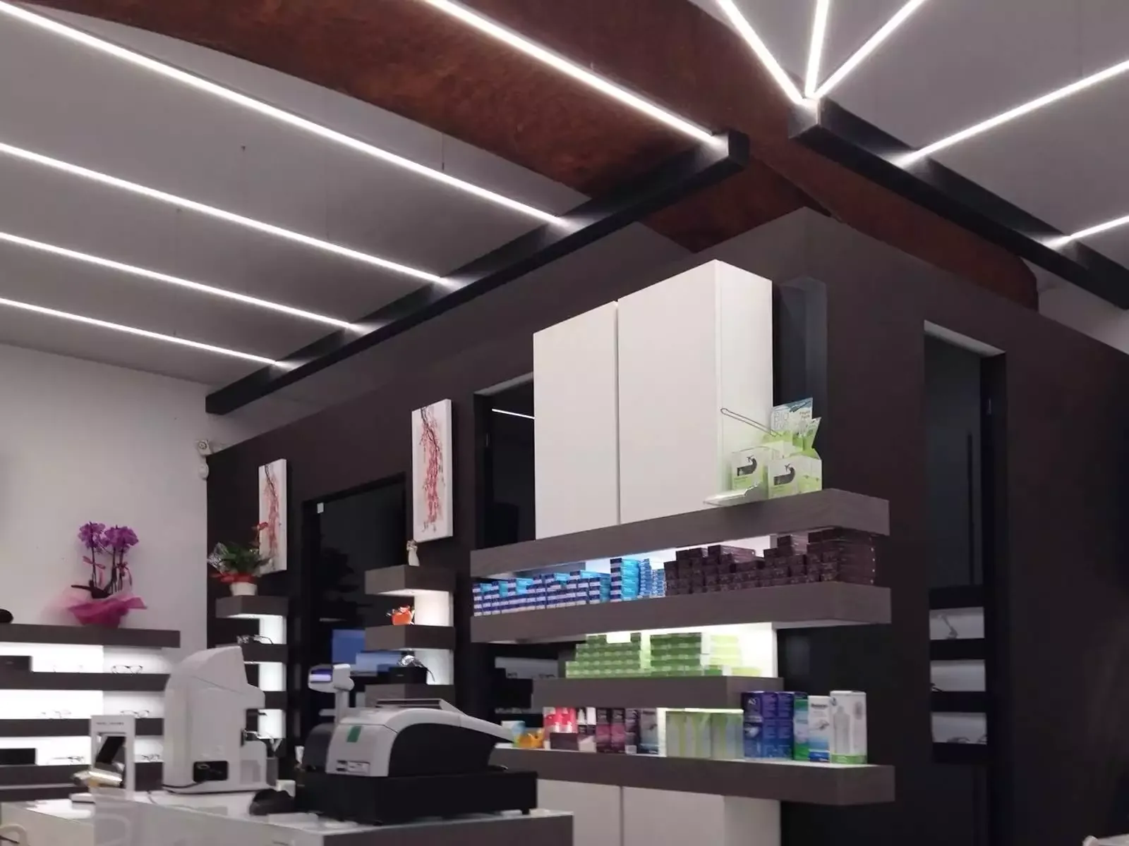 Progetto arredamento. Realizzazione ‣ OTTICA GHIGO